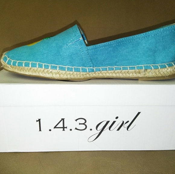 143 Girl | Shoes | 43 Girl 143 Girl Womens Island Closed Toe Esp | Poshmark